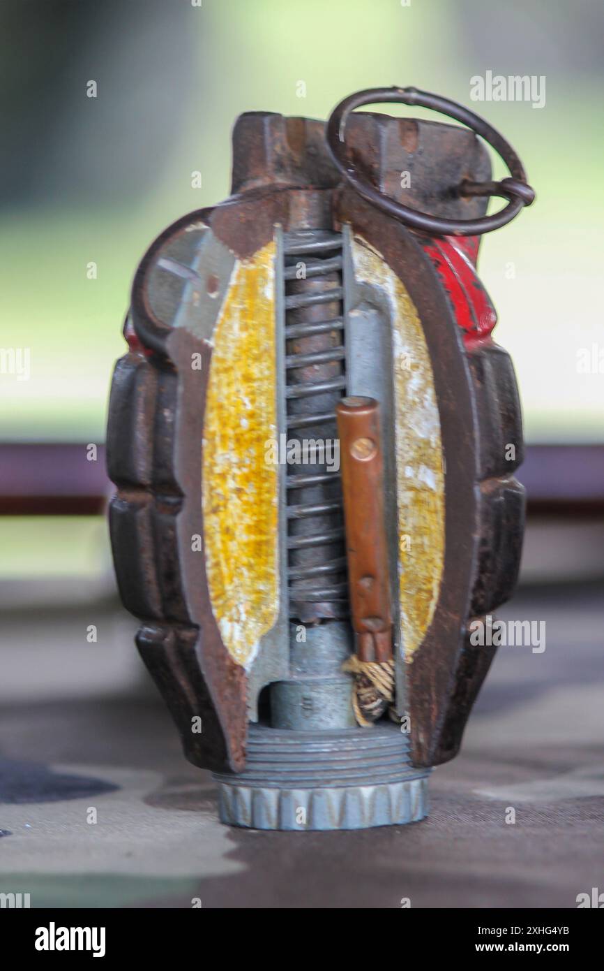 Hand and bomb hi-res stock photography and images - Alamy