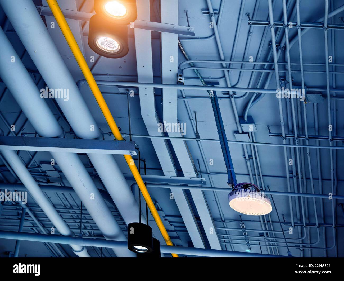 Ceiling with pipes and lights in creates industrial a pattern Stock ...