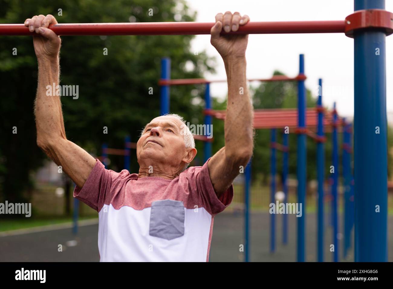 Athlete doing pull ups outside hi-res stock photography and images - Alamy