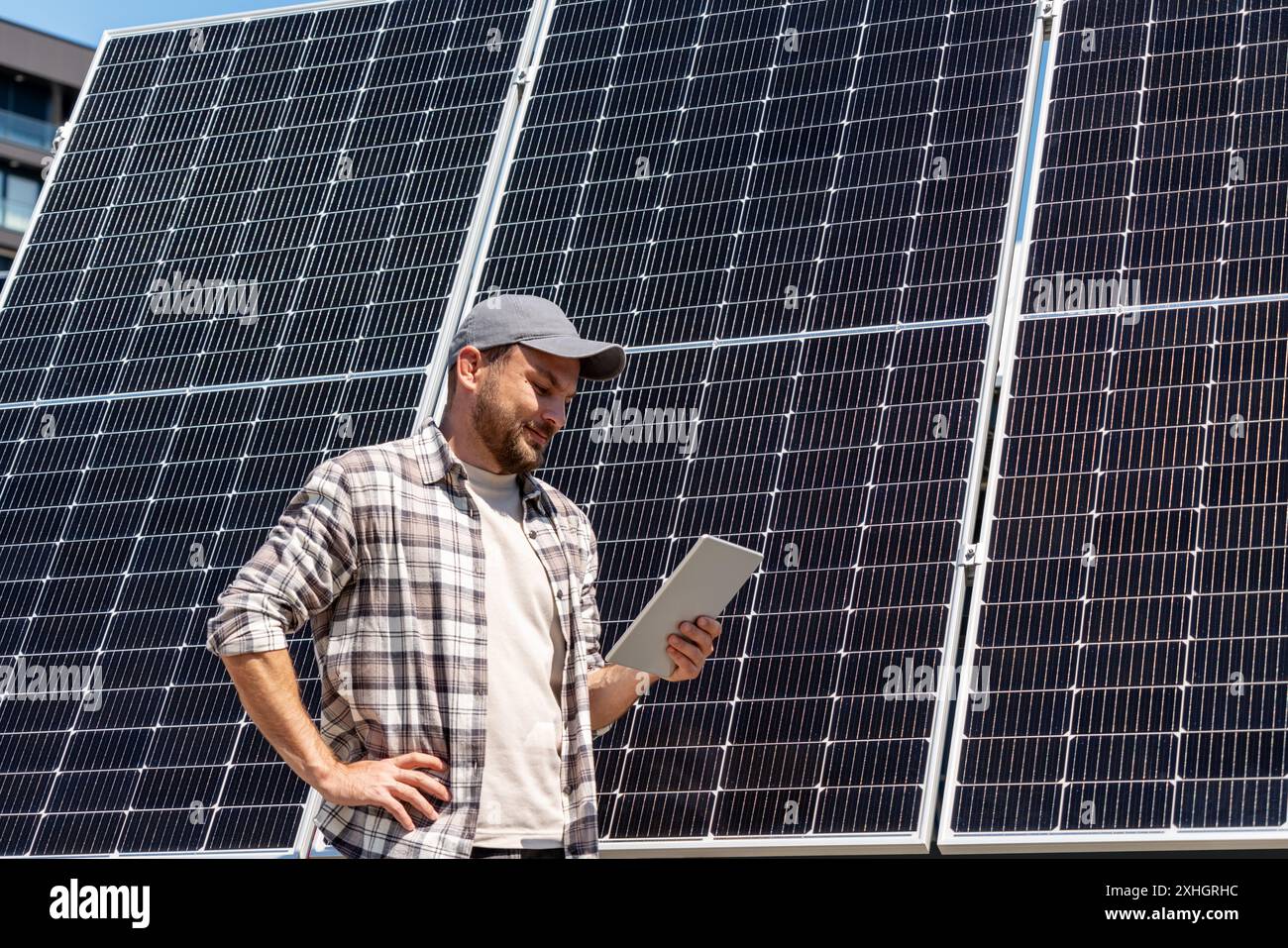 Solar power technician hi-res stock photography and images - Alamy