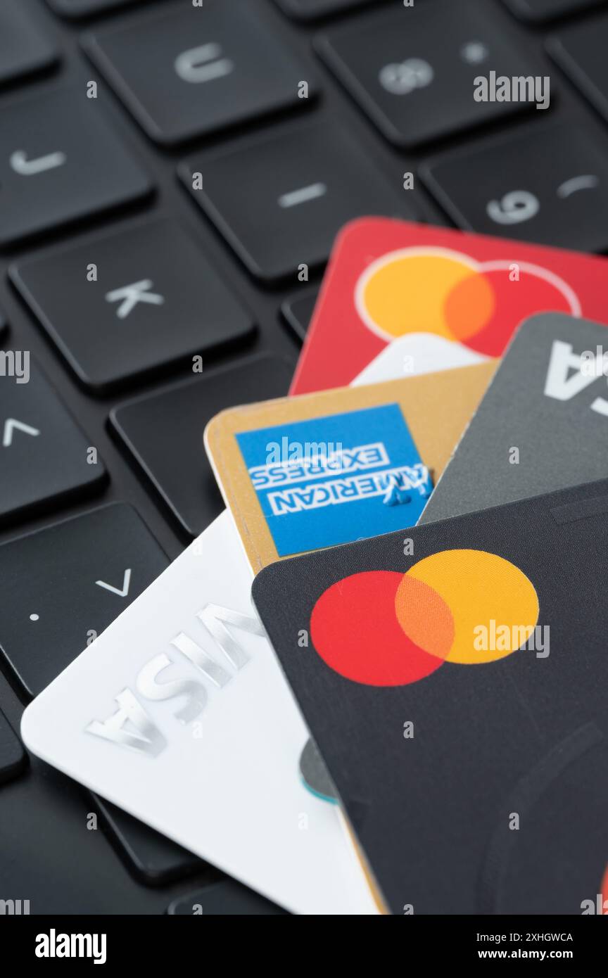 Mastercard and visa credit card hi-res stock photography and images - Alamy