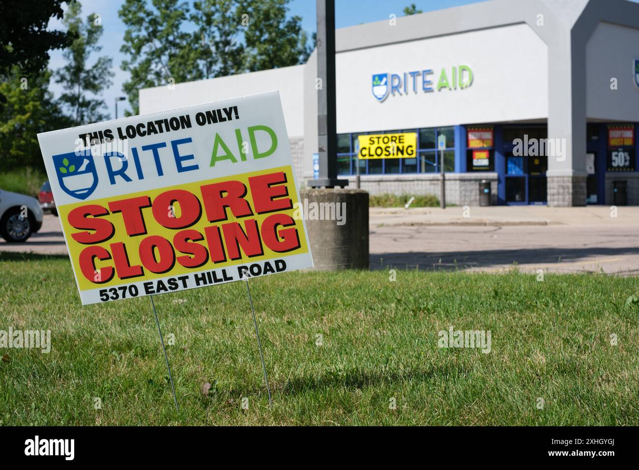 A Rite Aid drugstore with store closing signs, in Grand Blanc Michigan USA Stock Photo - Alamy