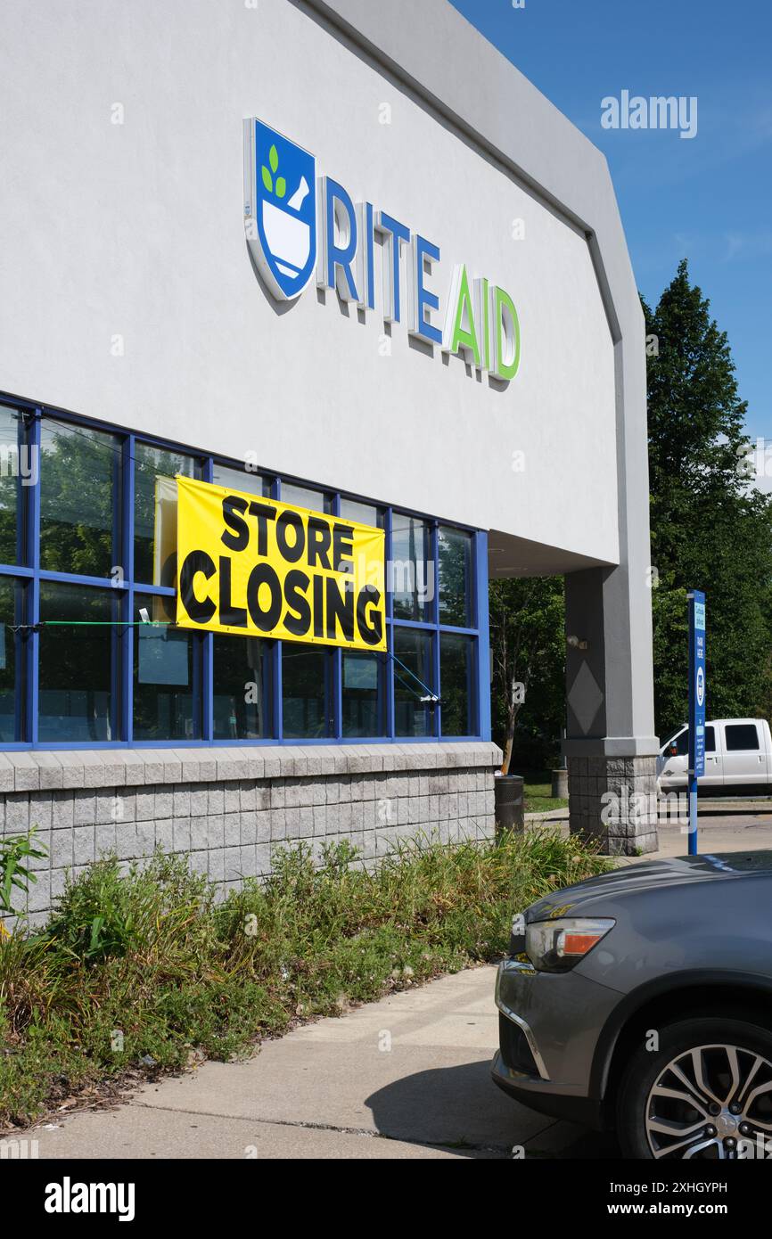 A Rite Aid drugstore with store closing signs, in Grand Blanc Michigan USA Stock Photo - Alamy