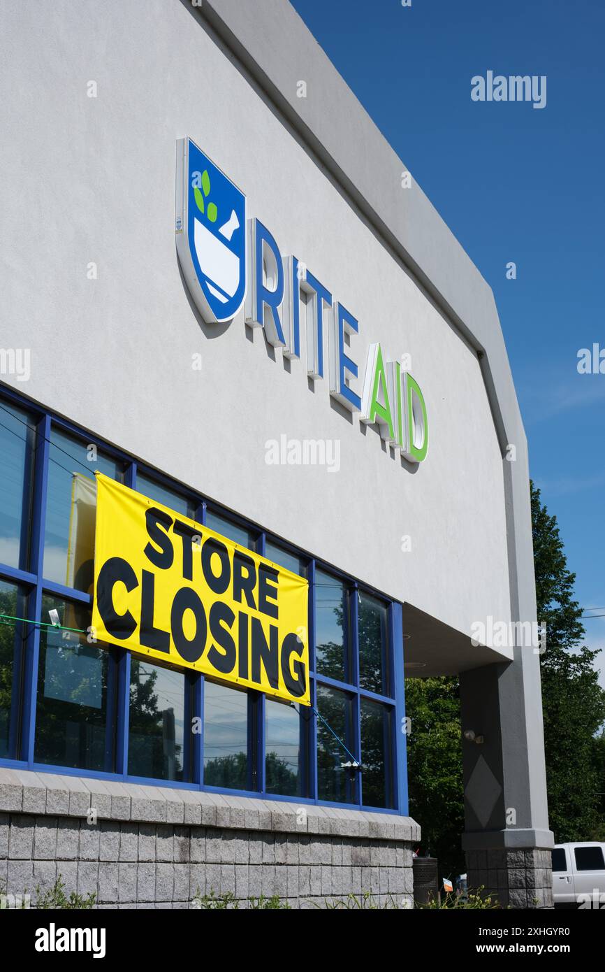 A Rite Aid drugstore with store closing signs, in Grand Blanc Michigan USA Stock Photo - Alamy
