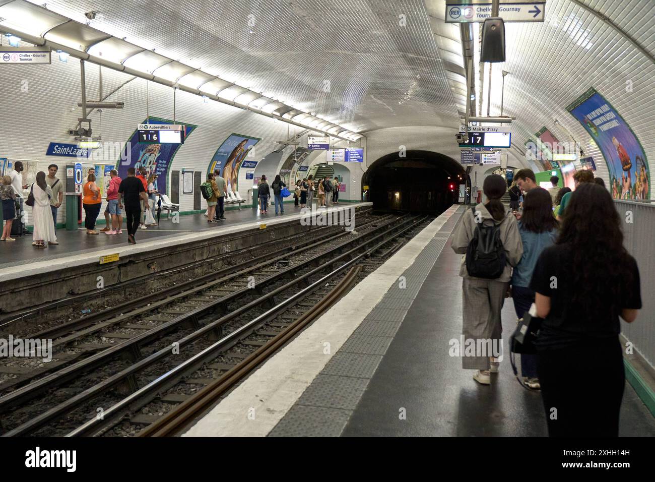 Pendelroutine hi-res stock photography and images - Alamy