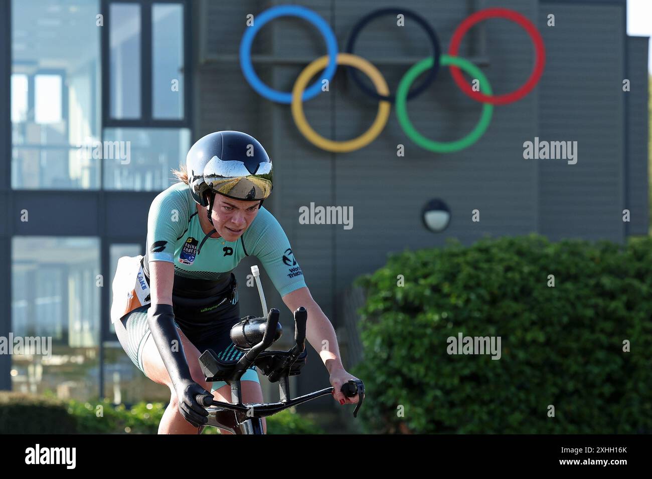 Lauren Steadman completing in the Dorney Lakes Sprint Triathlon where ...