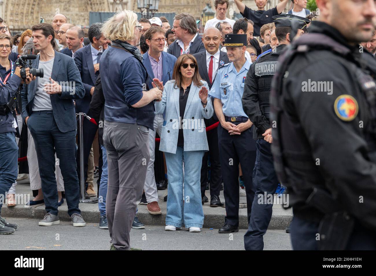 Anne Hidalgo - The Olympic torch travels front of Notre Dame of Paris ...