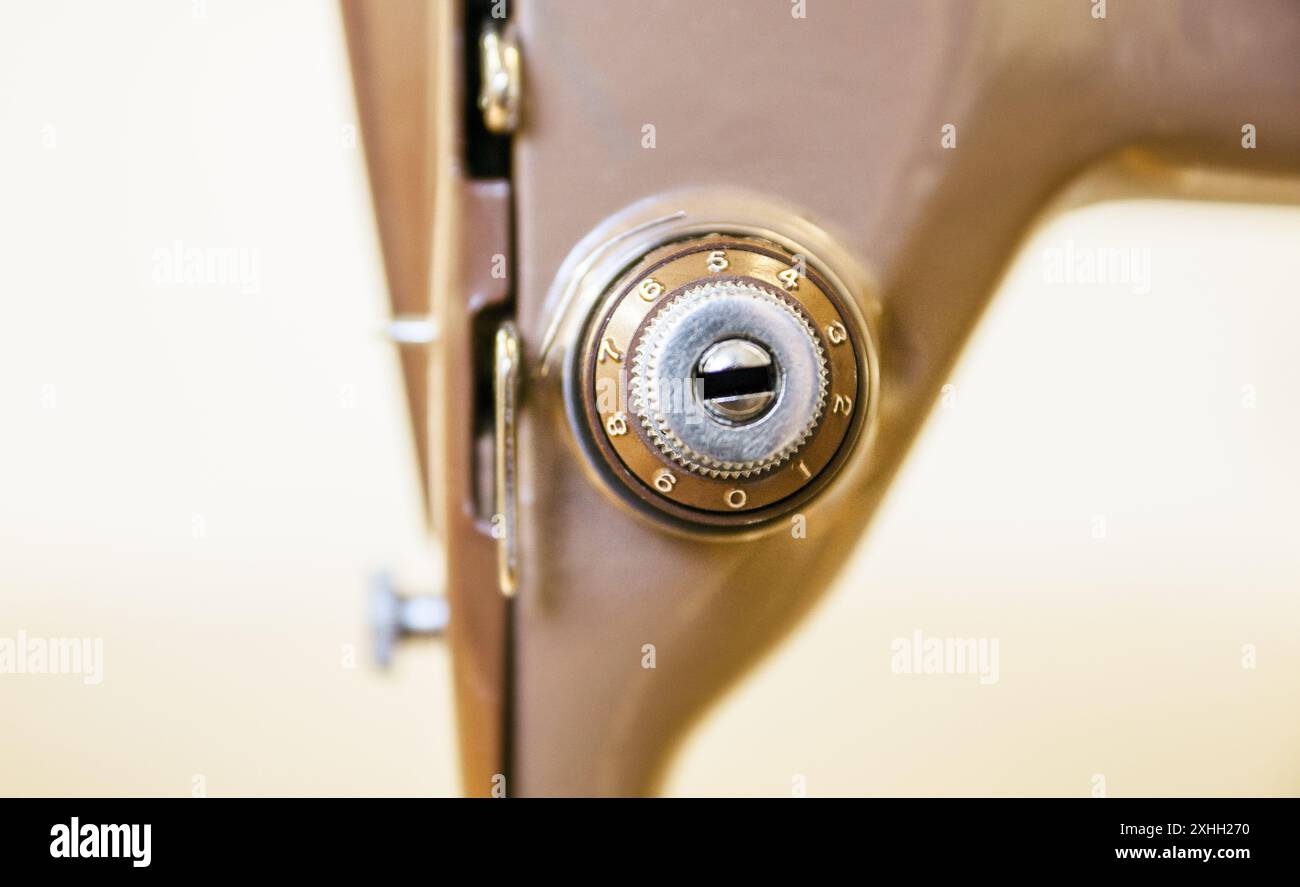 Thread tension dial hi-res stock photography and images - Alamy