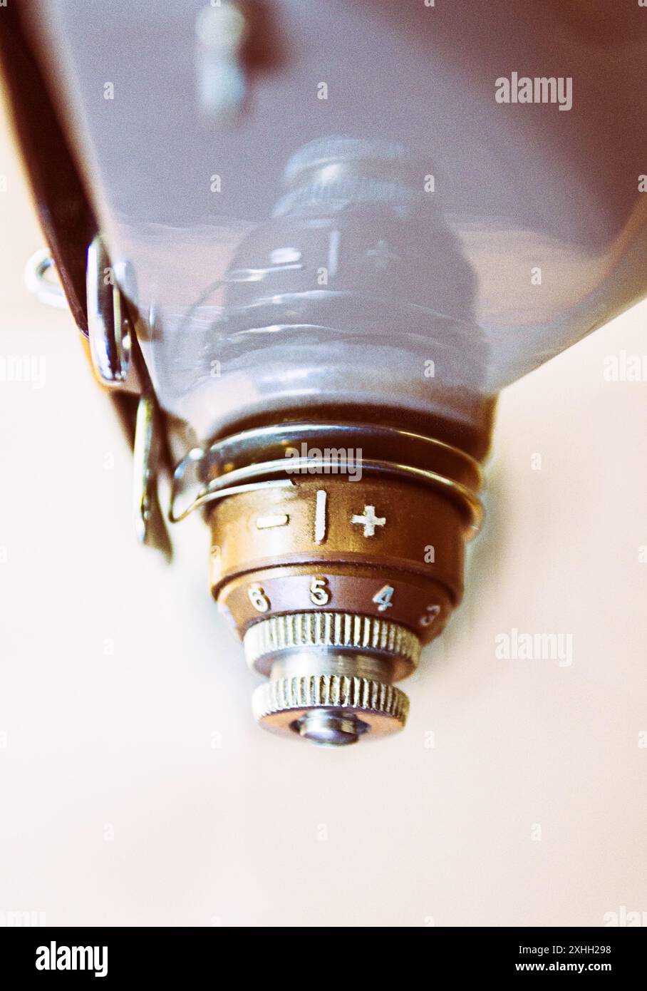 Brown singer sewing machine hi-res stock photography and images - Alamy