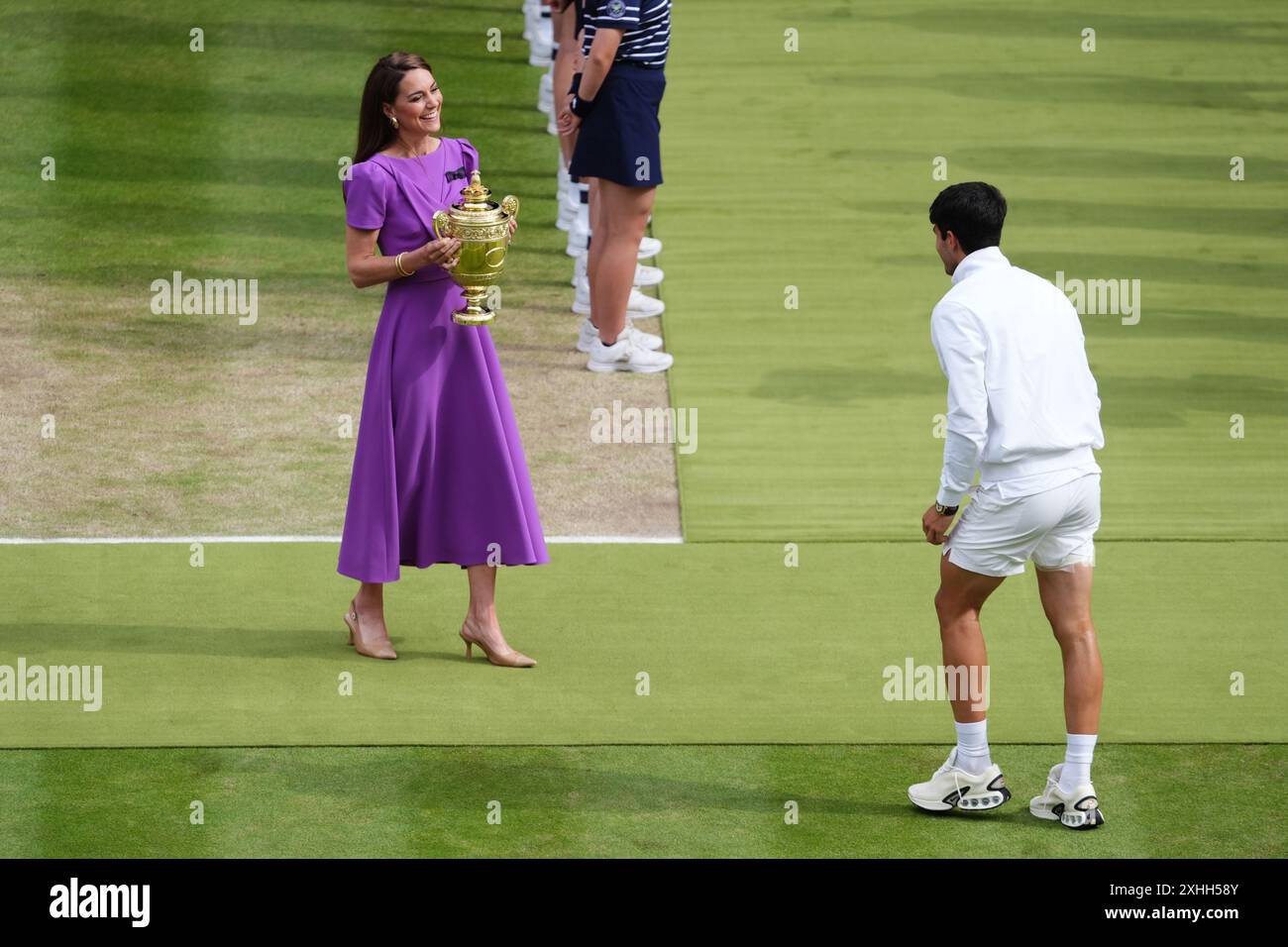 The Princess of Wales presents Carlos Alcaraz with The Gentlemen's ...