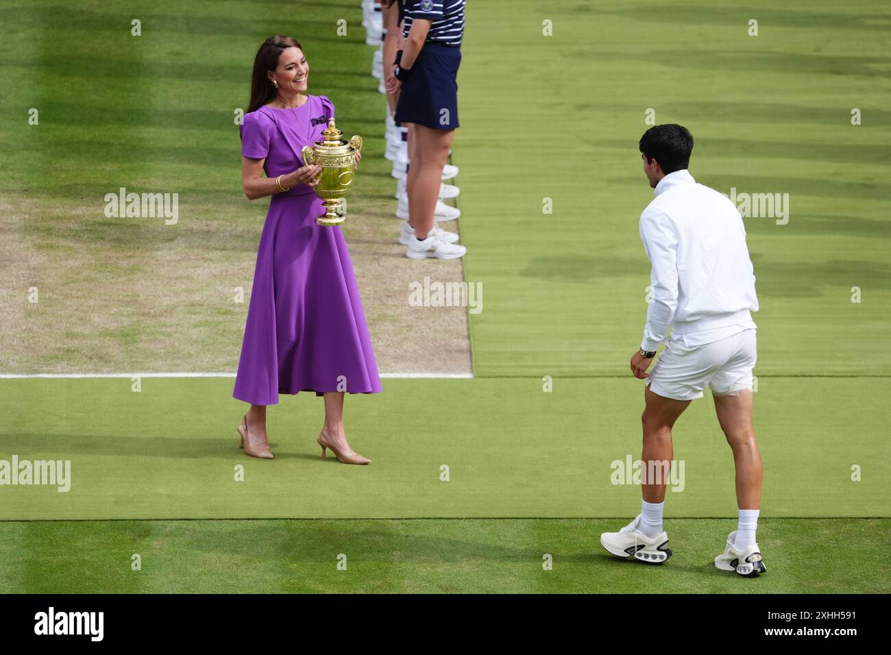 The Princess of Wales presents Carlos Alcaraz with The Gentlemen's ...