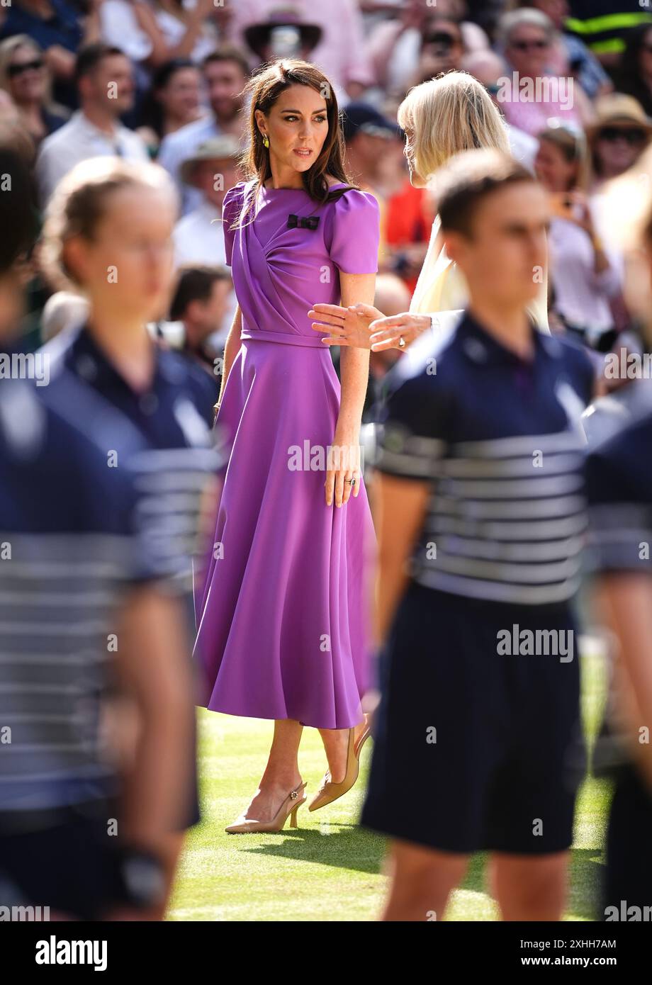 The Princess of Wales (left) speaks with AELTC Chair Debbie Jevans ...