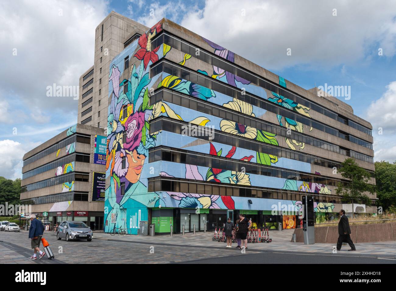 Colourful artwork on wall of Frobisher House, Southampton city centre ...