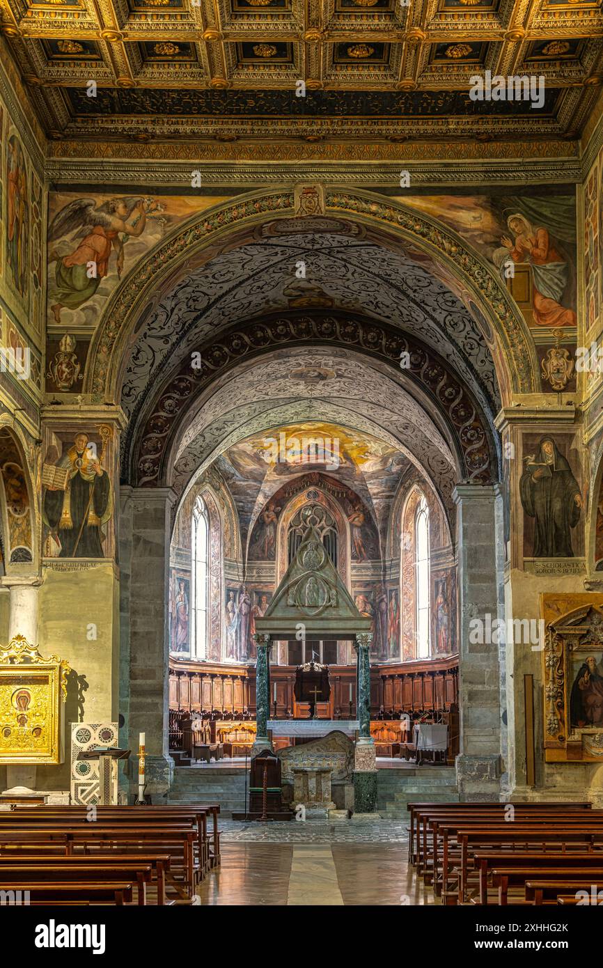 The richly decorated arch in Baroque style that separates the central ...