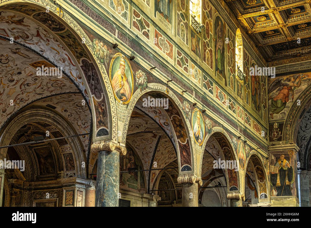 Baroque building richly decorated hi-res stock photography and images ...