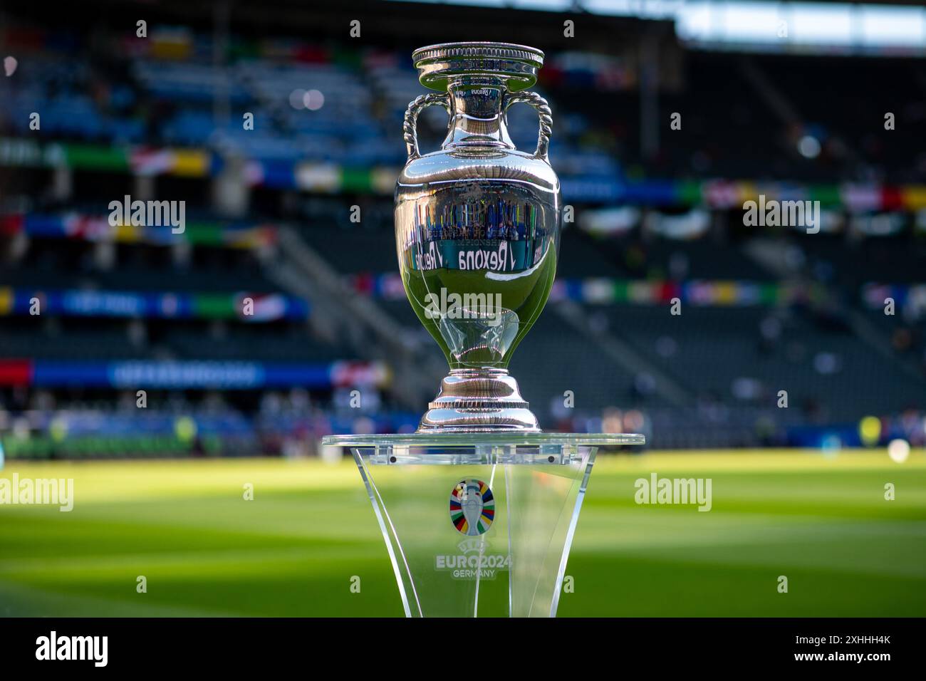 Symbolbild / Themenfoto Praesentation des EM Pokal Henri-Delaunay-Pokal ...