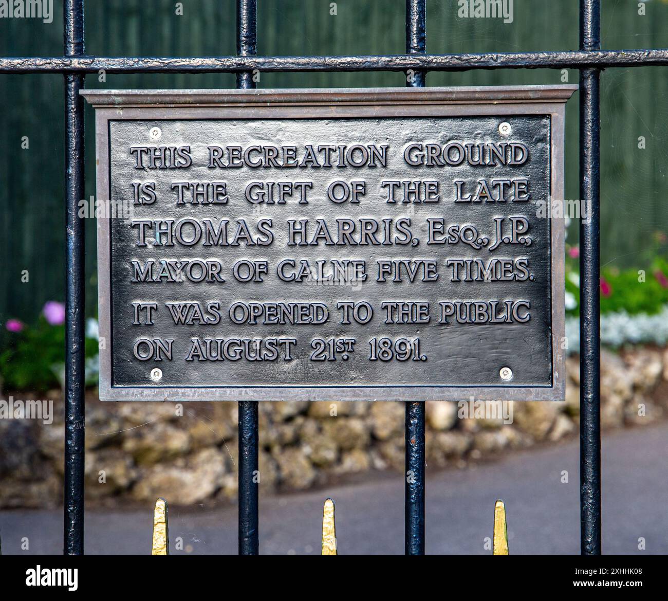 Entrance gate plaque public hi-res stock photography and images - Alamy