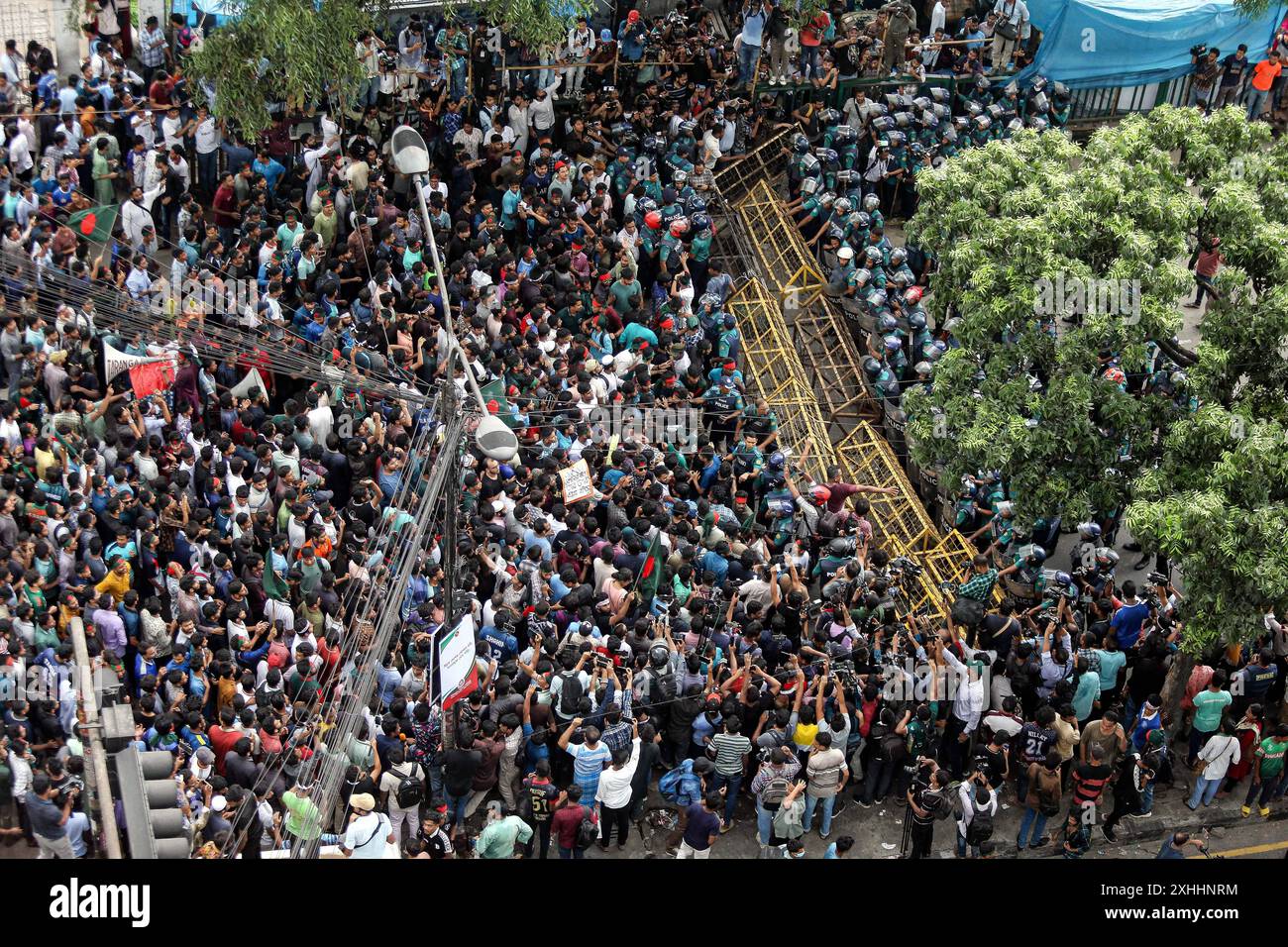 Student protest of bangladesh 2024 hi-res stock photography and images ...