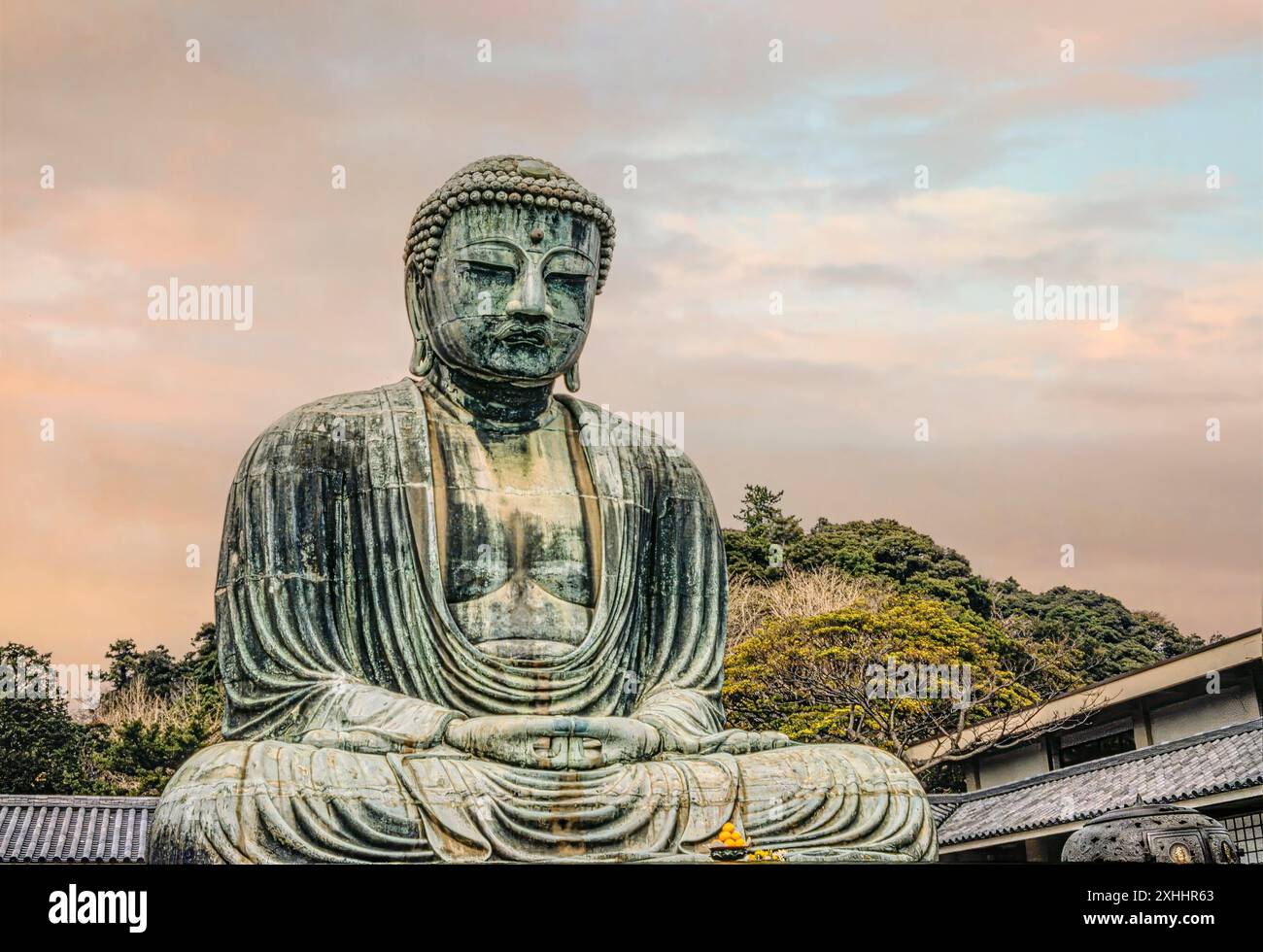 Great Buddha, Daibutsu, bronze statue of Amida Buddha at the Kōtoku-in ...