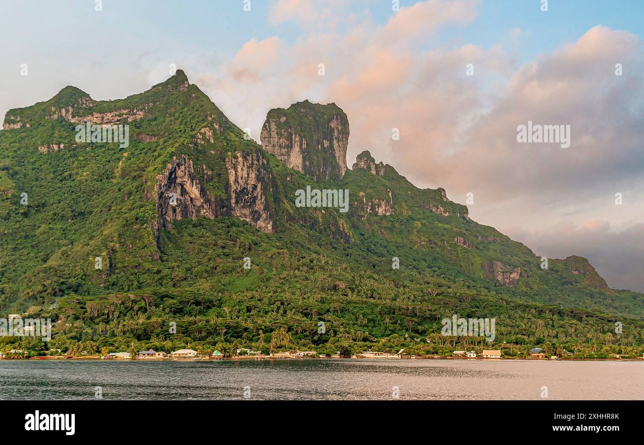 Western samoa mountain hi-res stock photography and images - Alamy
