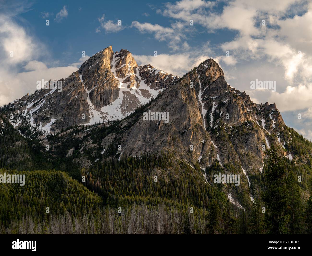 Low angle light on Sawtooth mountains in Idaho Stock Photo - Alamy
