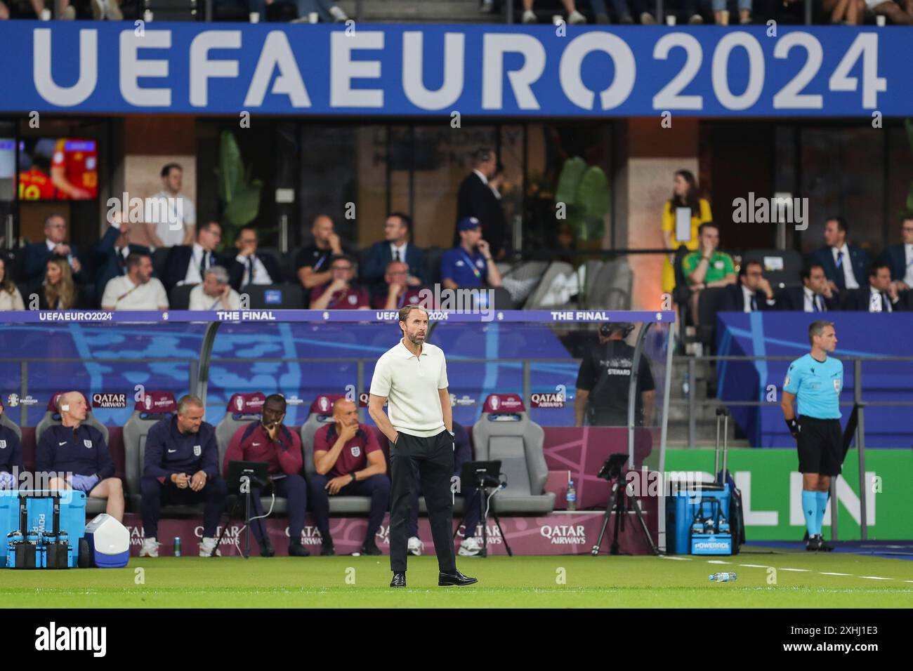 England manager gareth southgate reacts hi-res stock photography and ...