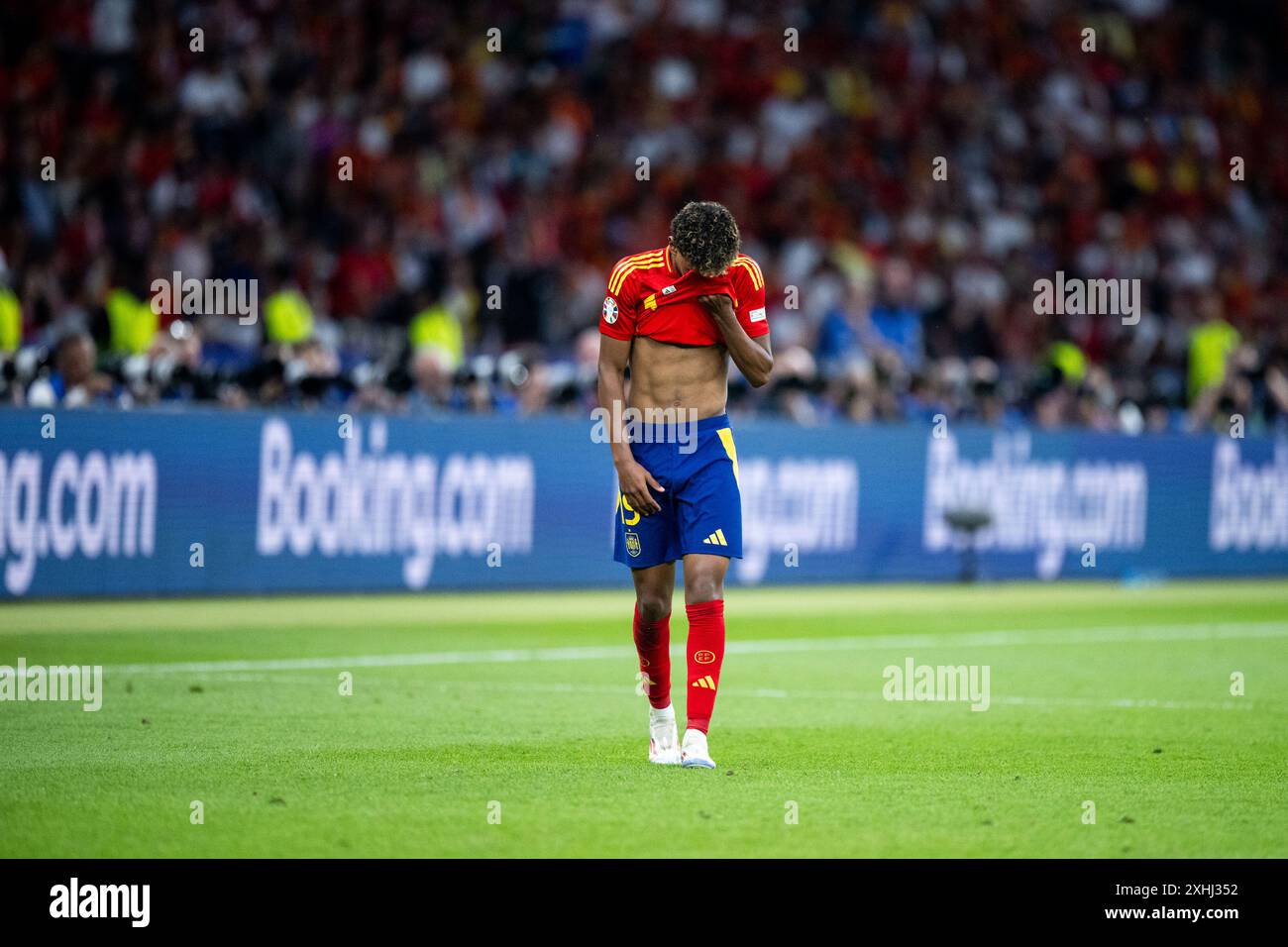 Lamine Yamal (Spanien, #19) aergert sich, GER, Spain (ESP) vs England ...