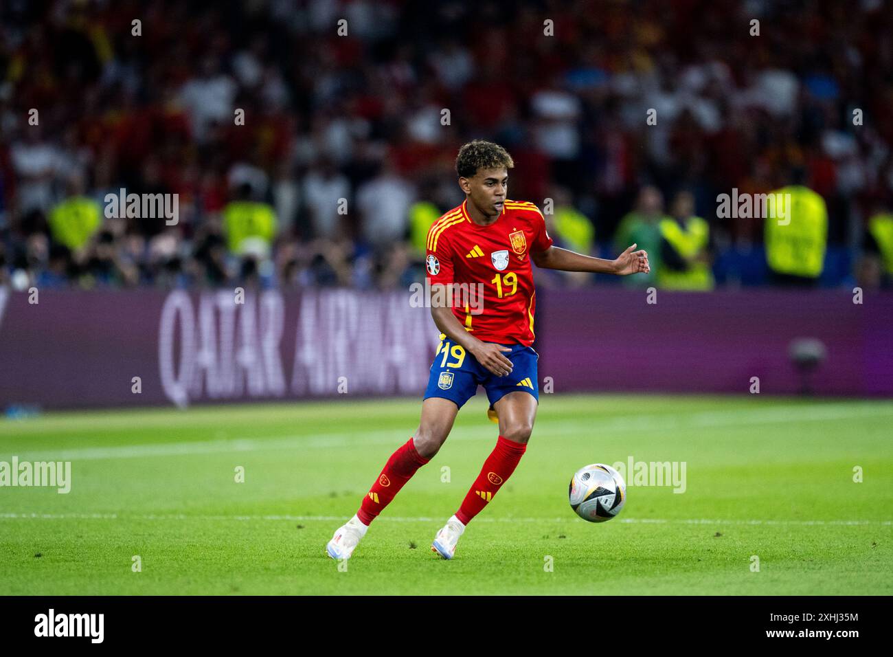 Lamine Yamal (Spanien, #19) am Ball, GER, Spain (ESP) vs England (ENG ...