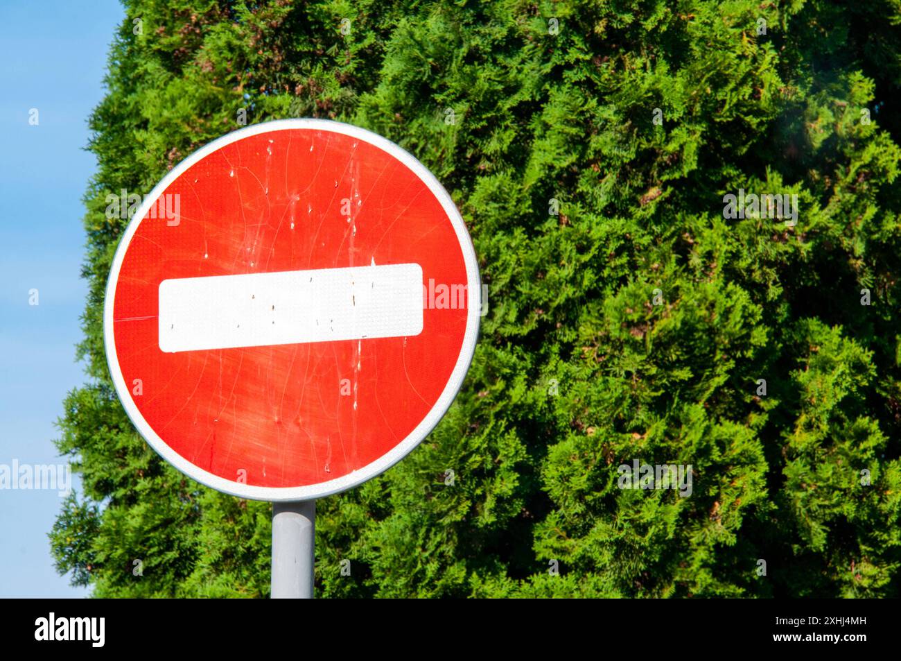 Ordinary life in the city of Samara in summer The road sign Entry is ...