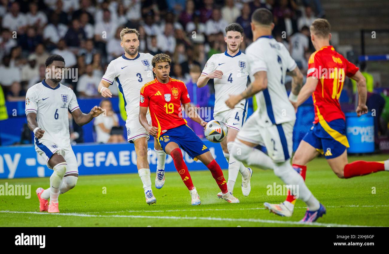 Lamine yamal assist hi-res stock photography and images - Alamy