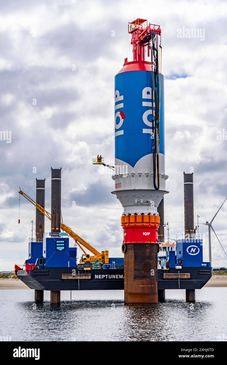 Platform mit dem IQIP EQ-Piling System, zum Lärmreduzierten rammen von ...