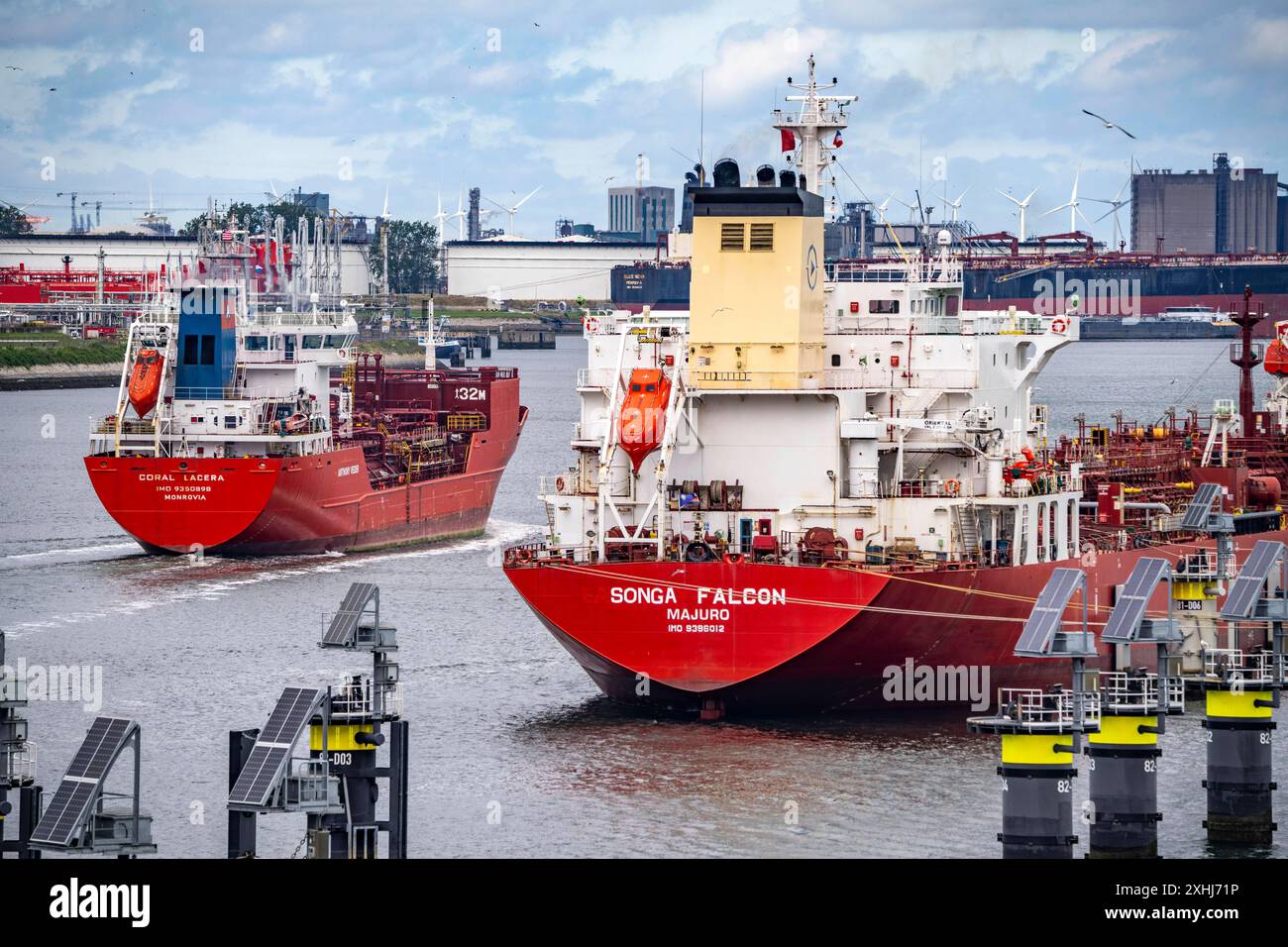 Tankschiffe, im Petroleumhaven, Seehafen von Rotterdam, Maasvlakte ...