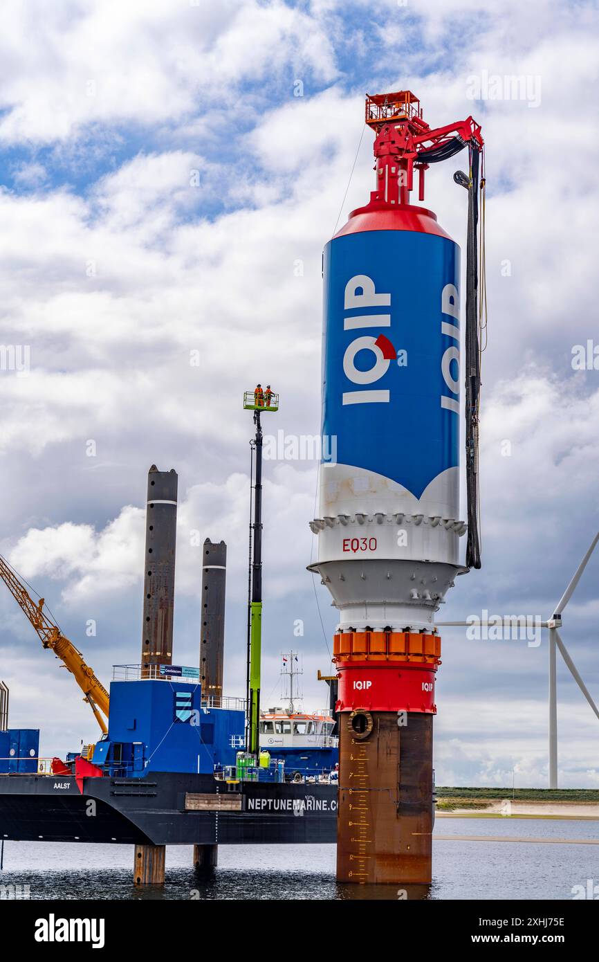 Platform mit dem IQIP EQ-Piling System, zum Lärmreduzierten rammen von ...