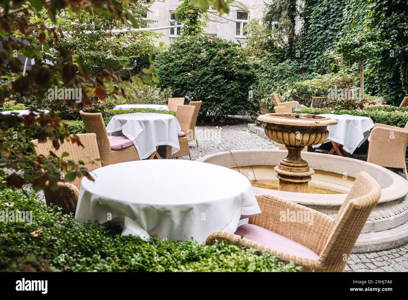 Inviting outdoor dining space hi-res stock photography and images - Alamy