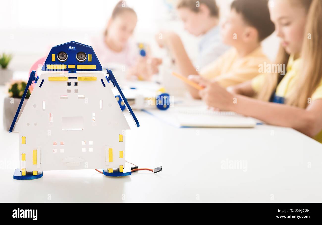 Critical thinking classroom hi-res stock photography and images - Alamy