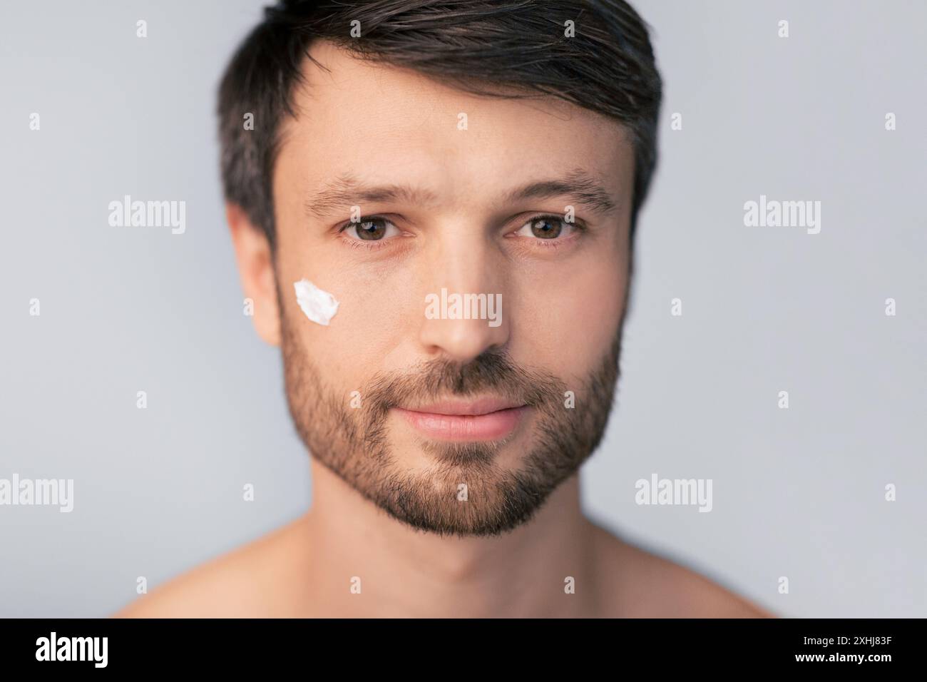 Man Applying Facial Moisturizer Stock Photo - Alamy