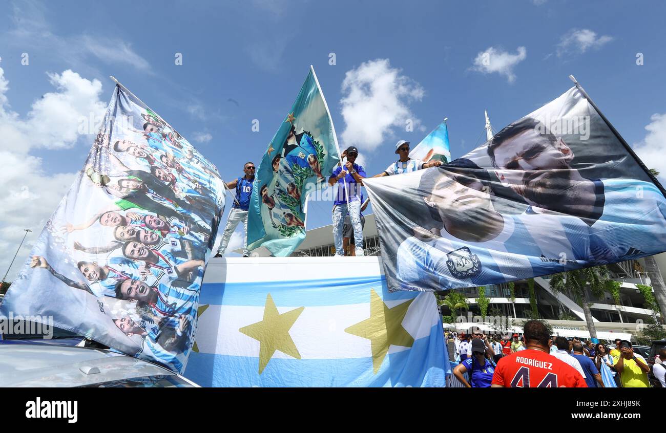 Miami, Florida, USA. 15th July, 2024. A’rgentina’s supporters cheer for ...