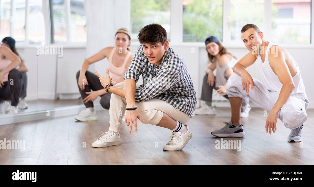 Breaking dance class hi-res stock photography and images - Alamy