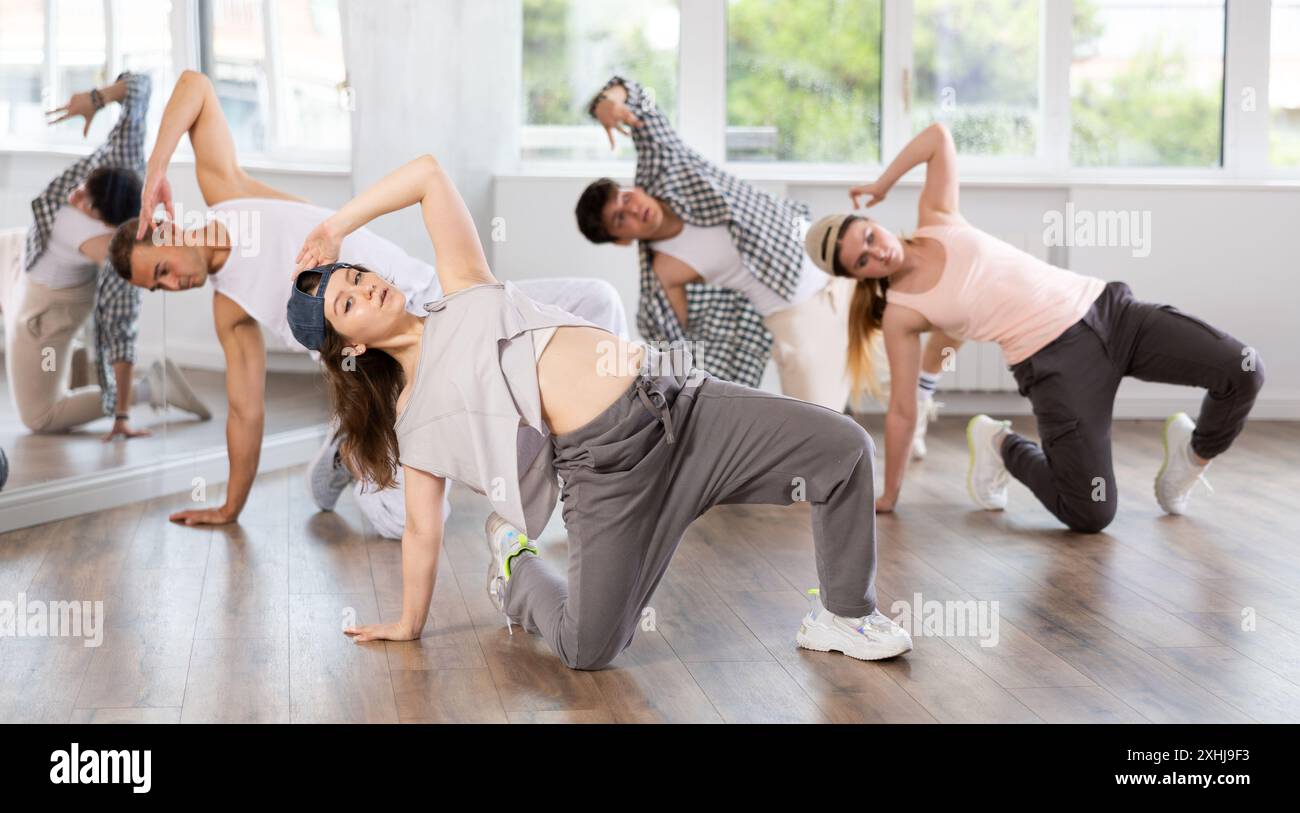 Breaking breakdance hi-res stock photography and images - Alamy