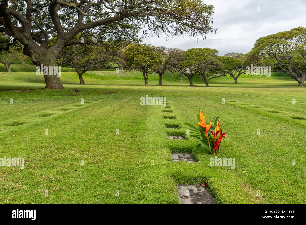 Gravesite at the Punchbowl National Cemetery in Honolulu, Oahu, Hawaii ...