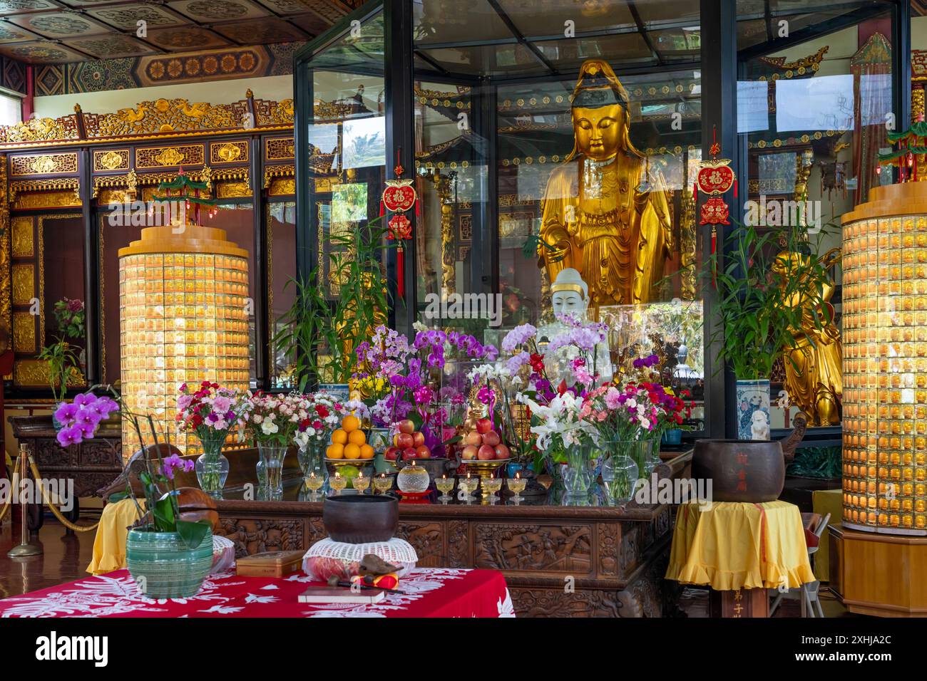 The Kuan Buddhist Temple in Honolulu, Oahu, Hawaii, USA Stock Photo - Alamy