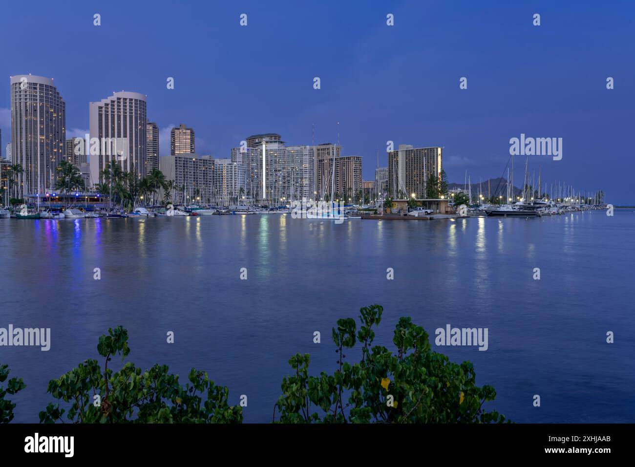 Downtown of waikiki hi-res stock photography and images - Alamy
