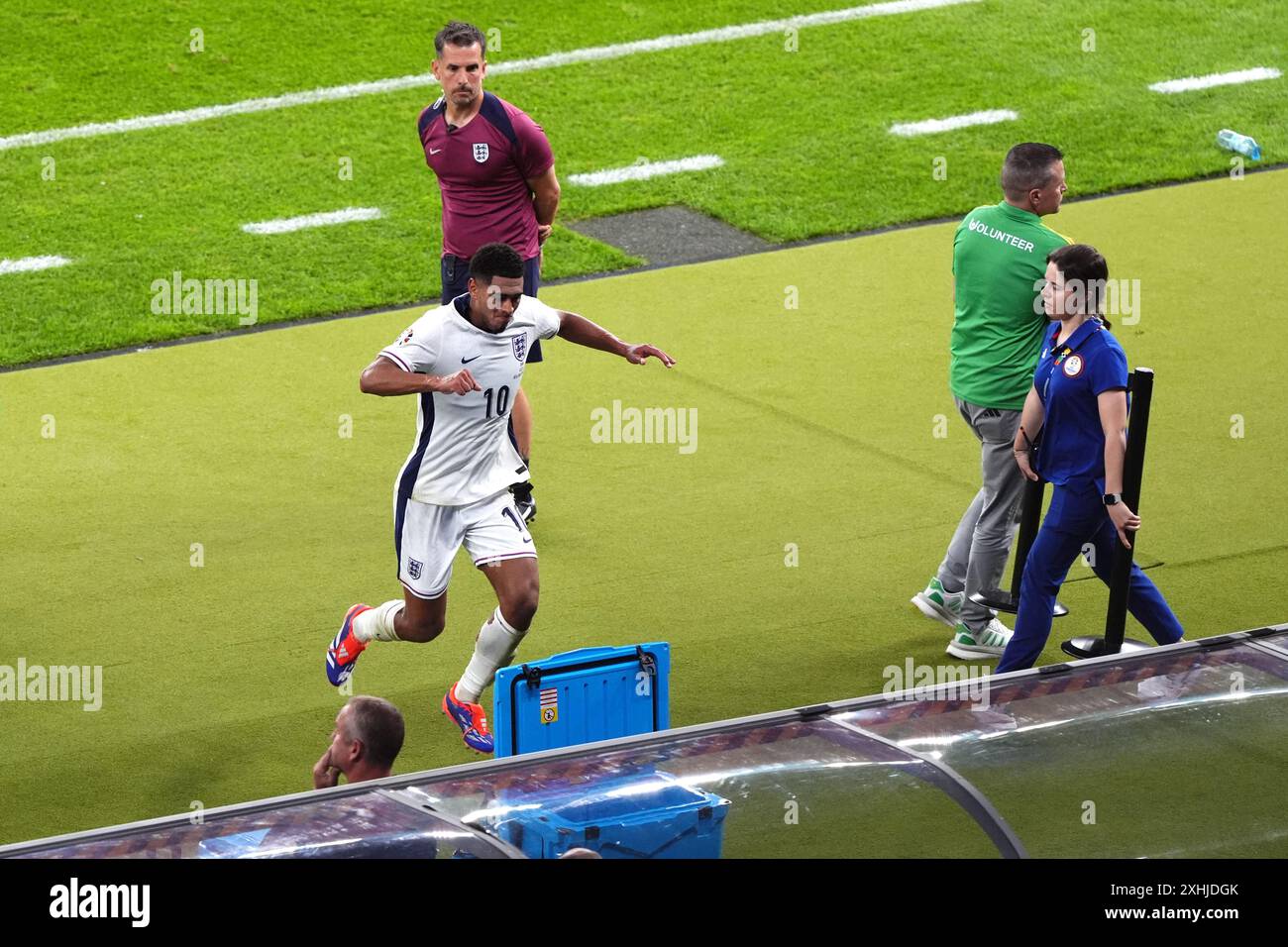 England's Jude Bellingham kicks a bin in frustration following the UEFA ...
