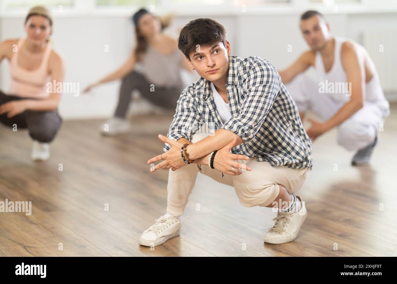 Breaking dance class hi-res stock photography and images - Alamy