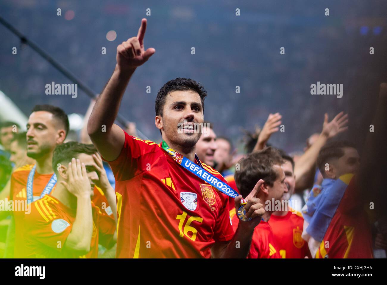 Rodrigo Rodri Hernandez Cascante (Spanien, #16) jubelt ueber den Sieg ...