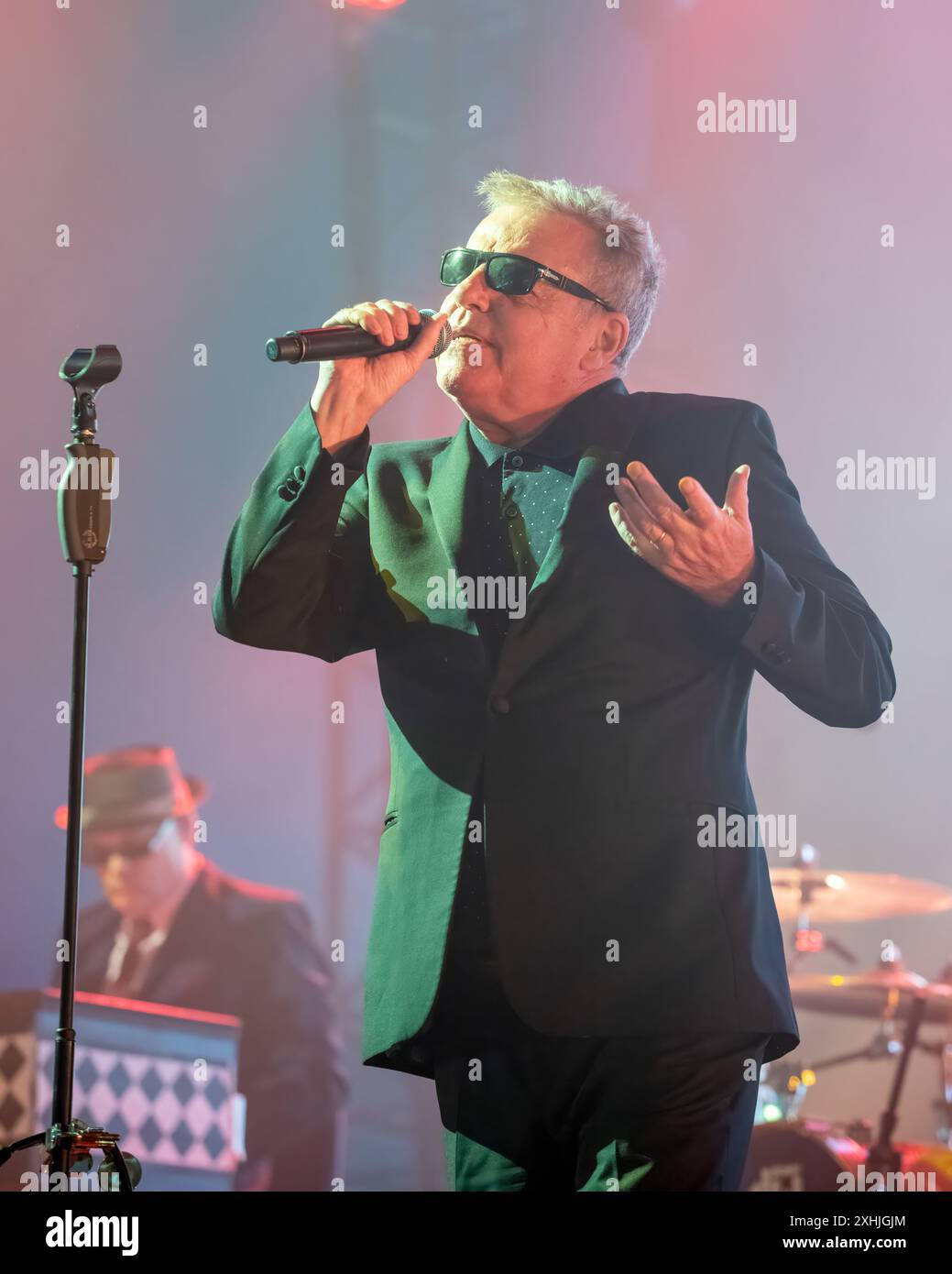 Suggs lead vocalist for the band hi-res stock photography and images ...