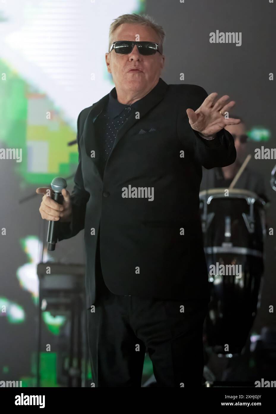 Suggs lead vocalist for the band hi-res stock photography and images ...