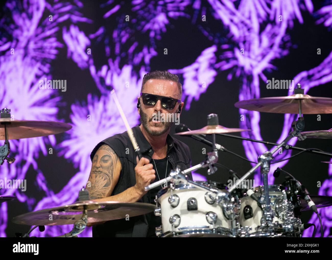 Rick astleys drummer hi-res stock photography and images - Alamy