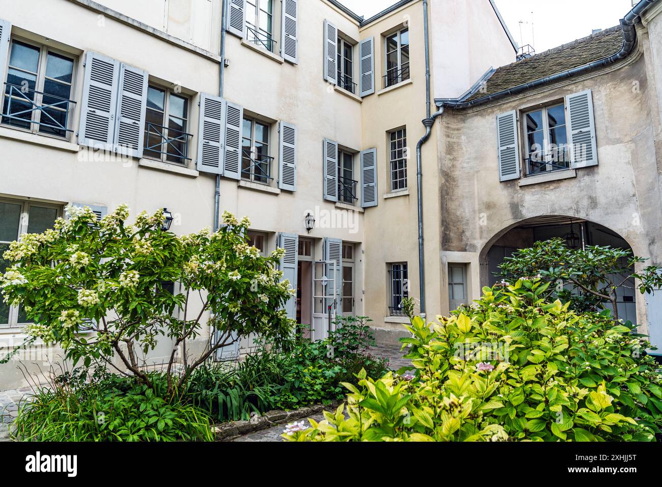 The courtyard of Musée de Montmartre (Montmartre Museum) in rue Cortot ...