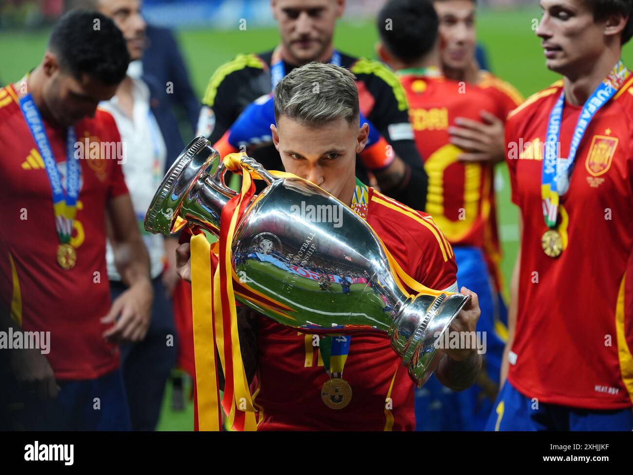 Spain's Alex Grimaldo celebrates with the Henri Delaunay Cup after the ...